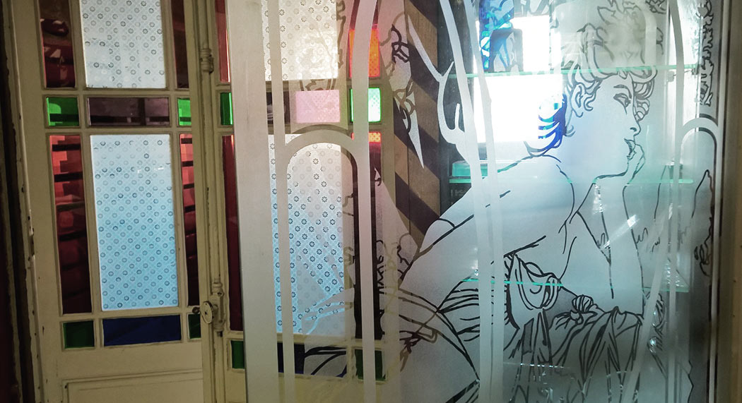 Entrée de l’atelier du verre Mousseline à Beaufort – Minervois Sud de ...